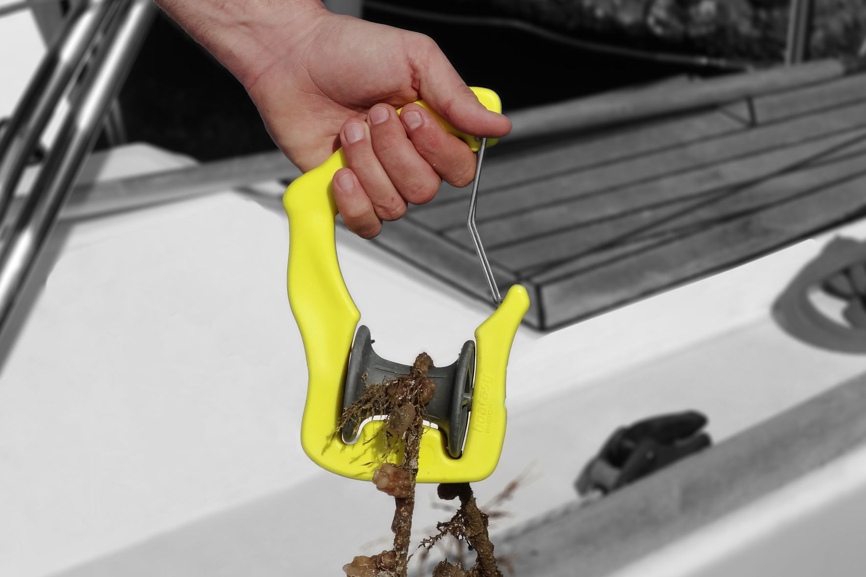 Mooring or docking with DOCKHOOK, GHOOK, HOOKLINKER boat hook